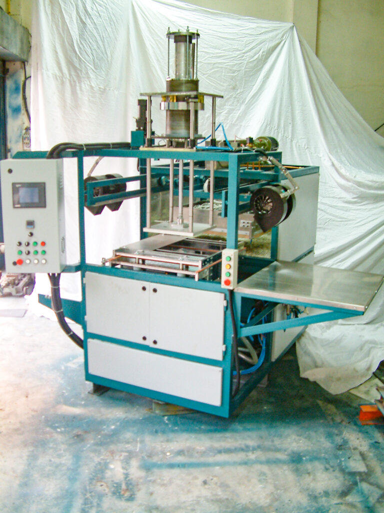 Thick plastic forming machine (0.10-4.00mm.) - บริษัท พีดับบลิวเค เอ็น ...